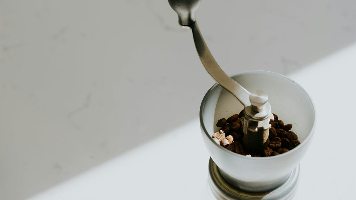 How to choose the right coffee grinder: blade vs burr grinders ...